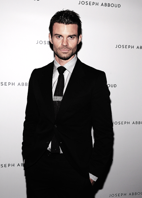 THE VAMPIRE DIARIES: Magical source, Mystic Falls! | Lost In A FlashForward