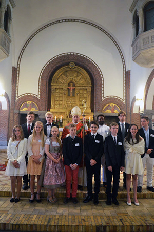 CATHOLICVS: Reportaje y fotos de las Confirmaciones tradicionales y ...