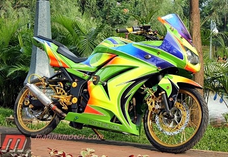 TIPS MOTOR : MODIFIKASI NINJA 250CC 2014; TUBUH BESAR KAKI KECIL, ANEH ...