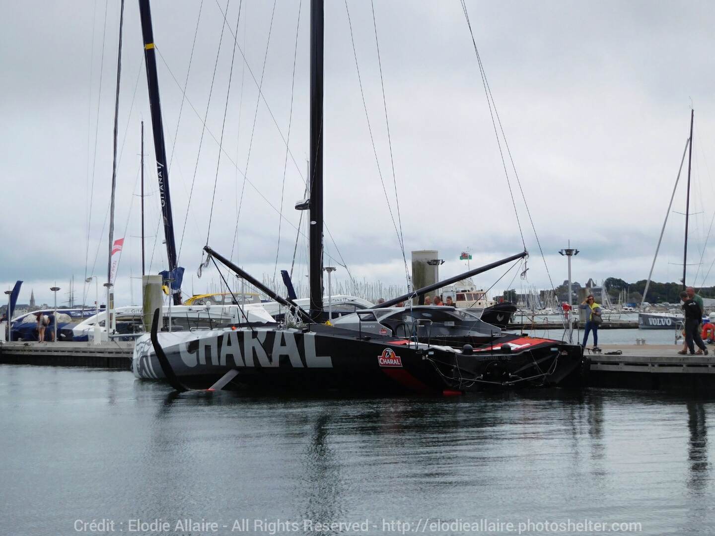 Charal à poste à Lorient La Base, premières nav' la semaine prochaine ...