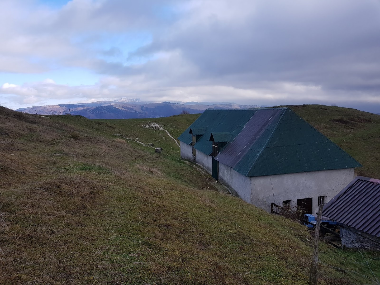 Su strade e sentieri: COL D'ASTIAGO (m. 1.241) - SENTIERO DEL VU - Val ...