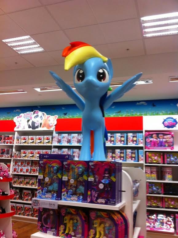 Equestria Daily - MLP Stuff!: Giant Rainbow Dash Statue Appears at Myers