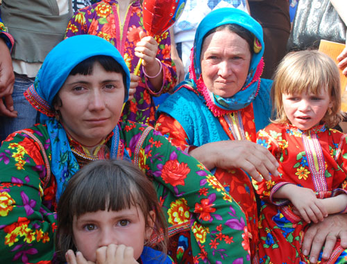 The Turks - Crowd pictures of Turks - Page 3 - AnthroScape