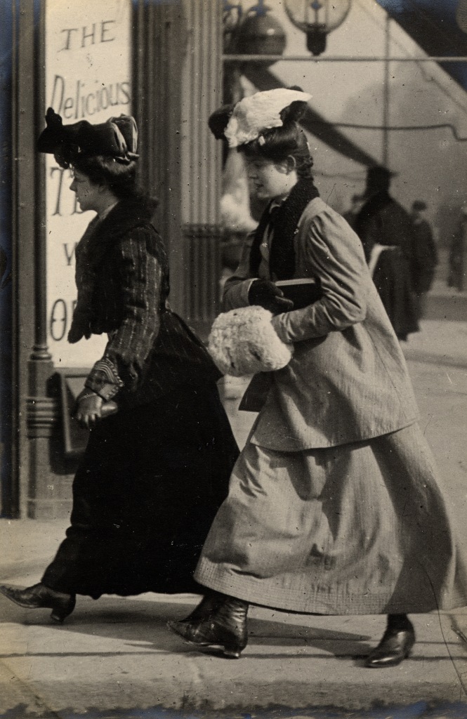 Edwardian Sartorialist: Candid Photographs Show Beautiful Women's ...