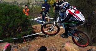 Downhill Olahraga Sepeda Ekstrem - Artikel Unik dan Menarik