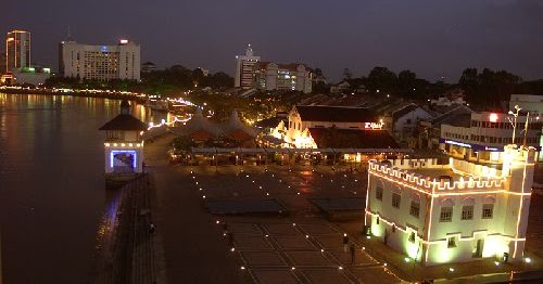 Kuching Waterfront - Tempat percutian dan pelancongan menarik di Bandaraya Kuching, Sarawak.