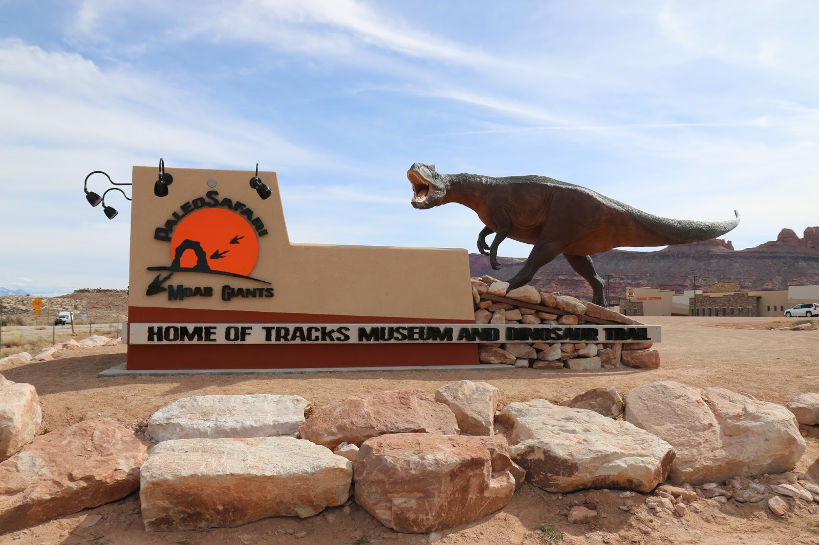 gjhikes.com: Moab Giants Dinosaur Trail