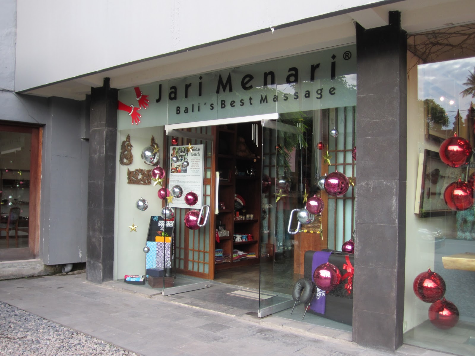 A Sakura Story: Bali - Jari Menari