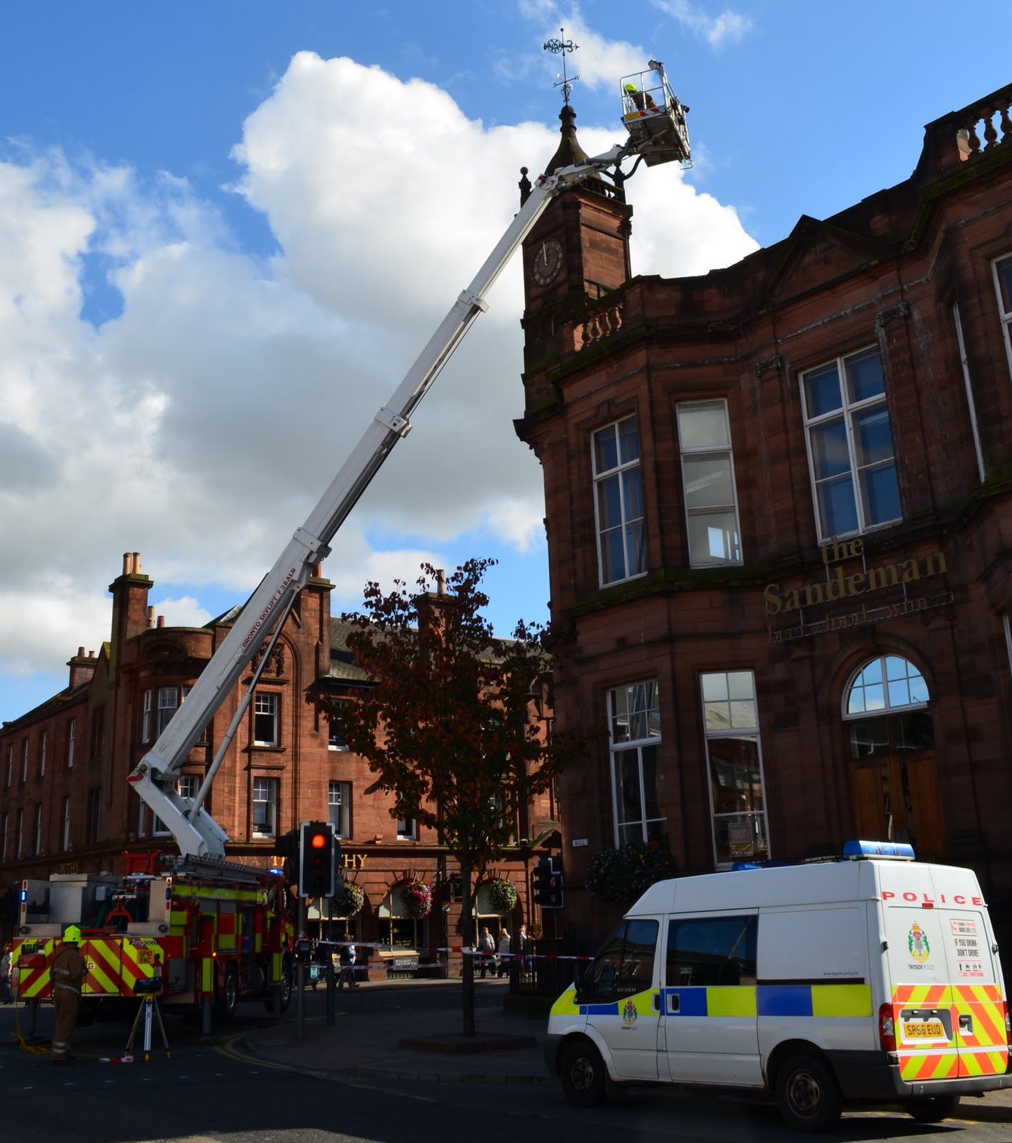 Tour Scotland: Tour Scotland Photographs Video Tayside Fire and Rescue ...