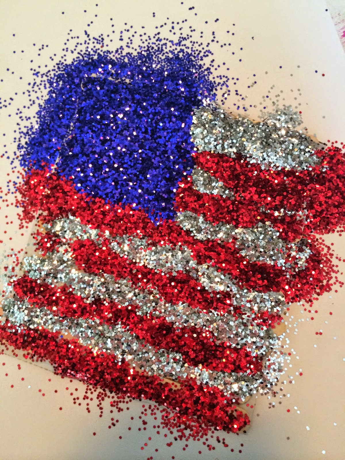 Mini Monets and Mommies: July 4th Glitter American Flag Kids' Art