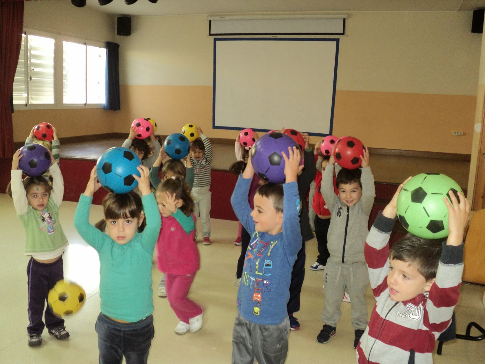 La clase de María José: JUGANDO CON PELOTAS