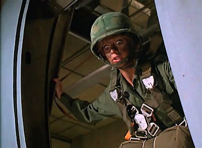 TELA DE CINEMA: A RECRUTA BENJAMIN (LEGENDADO) - 1980