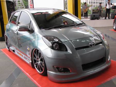 Cars Mania: Toyota Vitz Modified