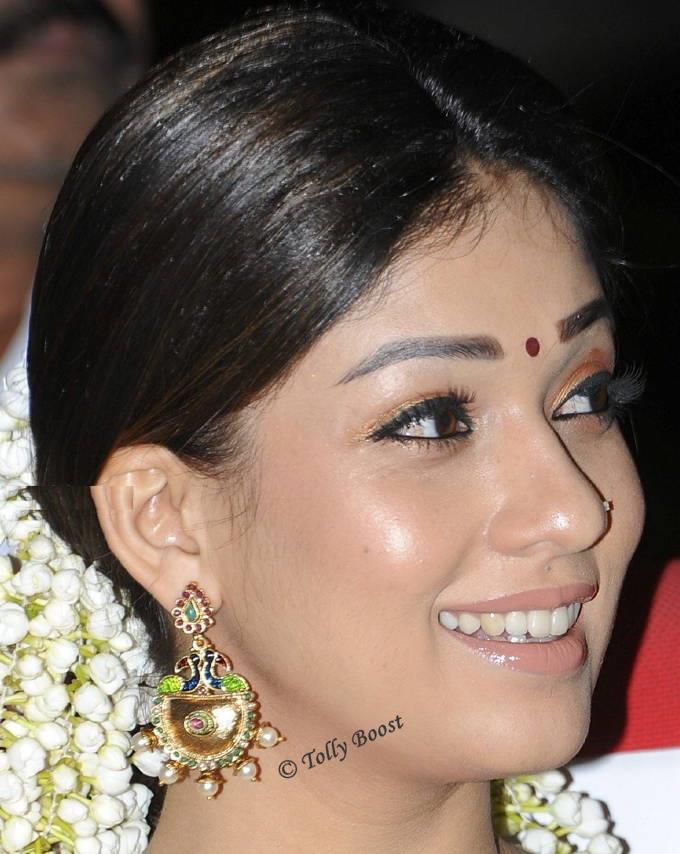 Tamil Actress Nayantara Oily Face Closeup Nose Pin Smiling Photos ...