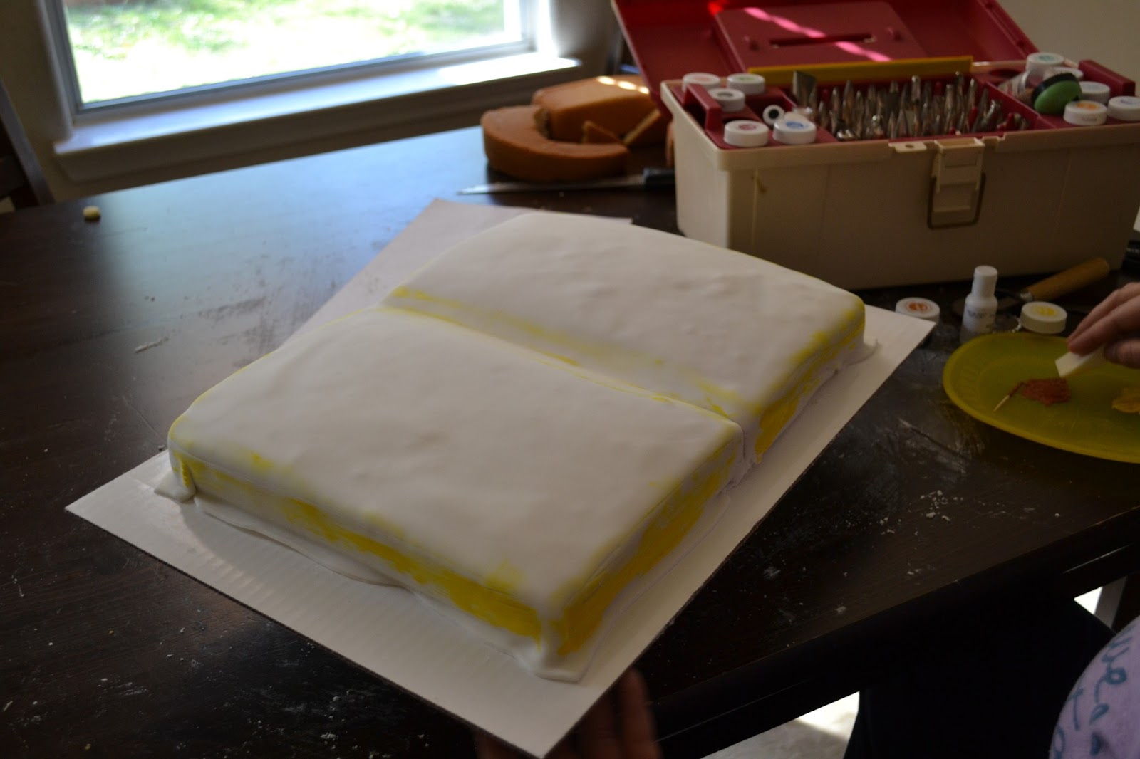 Hyde's Creations: Dragon Cake Tutorial