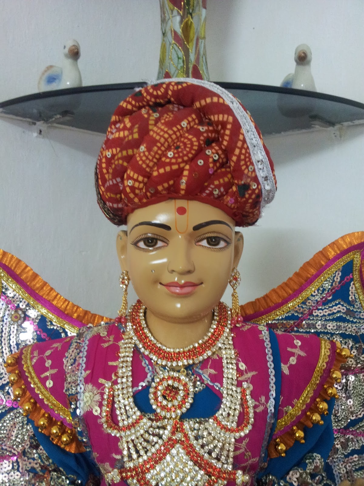 Murti's Of Load Swaminarayan: Sample Design of PAGH/MUKUT