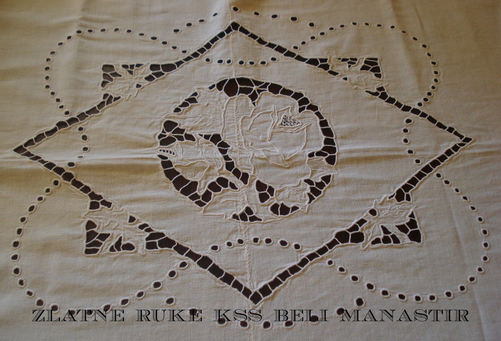 ZLATNE RUKE: BELI VEZ - RIŠELJE- izrezivanje