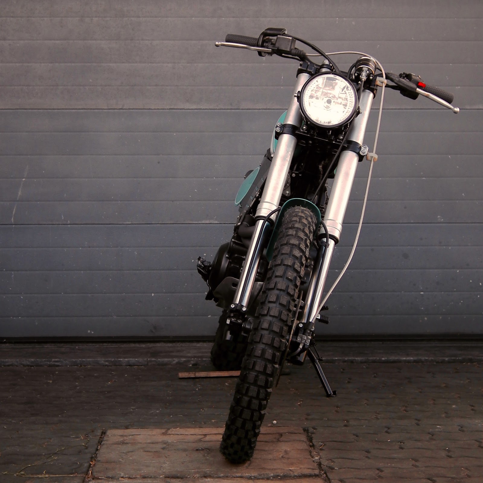 TT600 Azul - Inazuma café racer