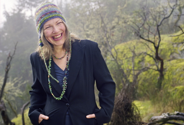 Musical Immigrant: Press Play> Vol. 13 Mae Moore - singer-songwriter