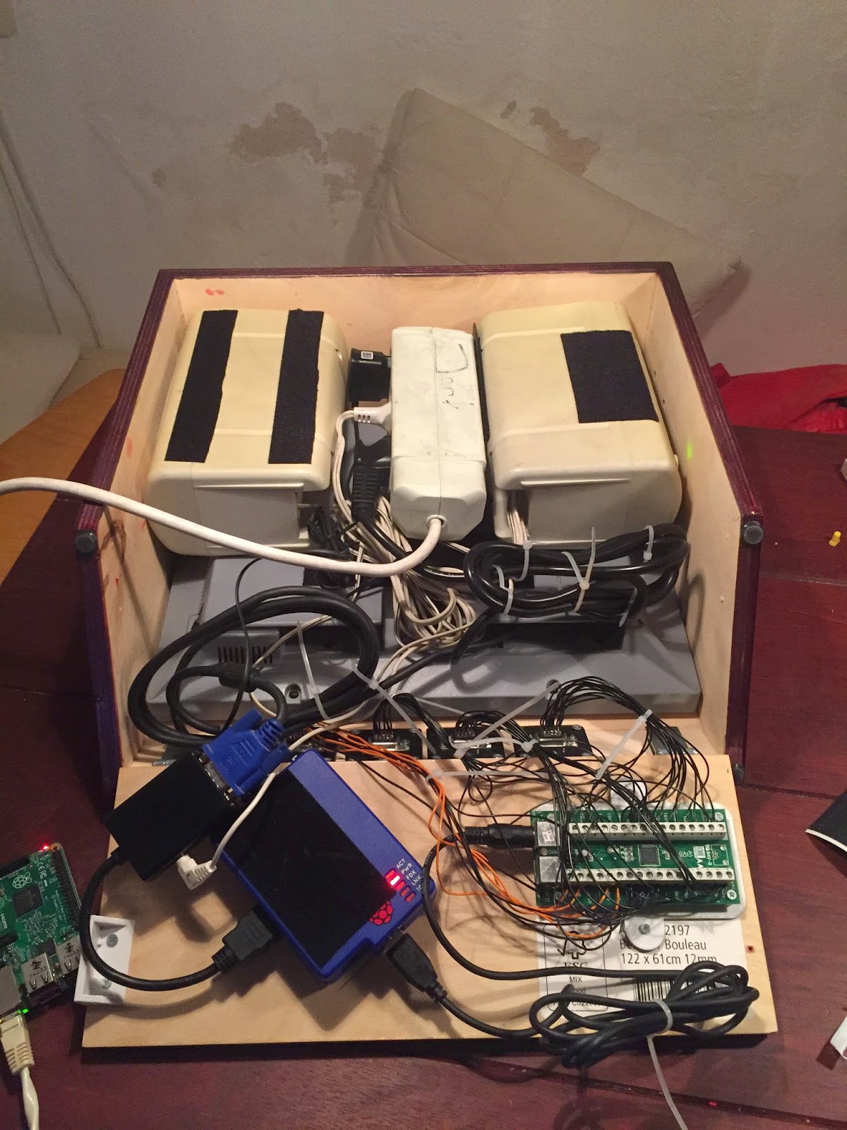 jh: Raspberry Pi based 4-player Arcade Maschine