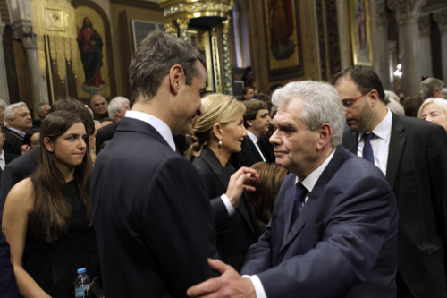 ΠΡΕΖΑ TV ©: Όλη η εγχωρια διαπλοκη παρηλασε στη κηδεια του Κωνσταντινου ...