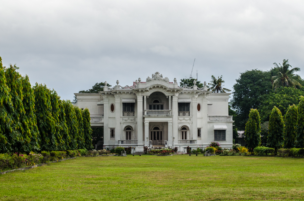 Iloilo: The Lopez Mansion - Nelly Garden