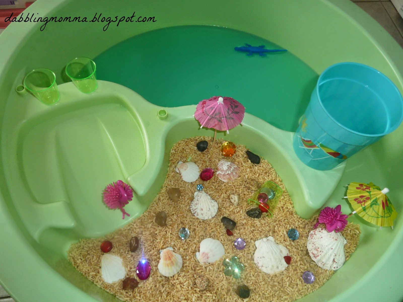 Dabblingmomma: Beach Theme Sensory Table