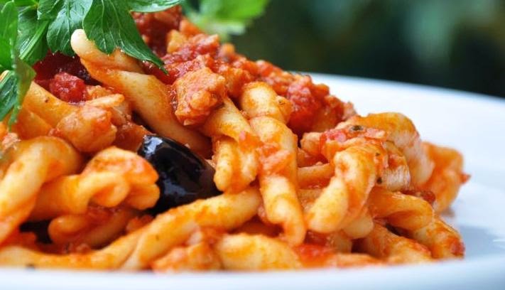 Ricetta siciliana: busiate al sugo di tonno