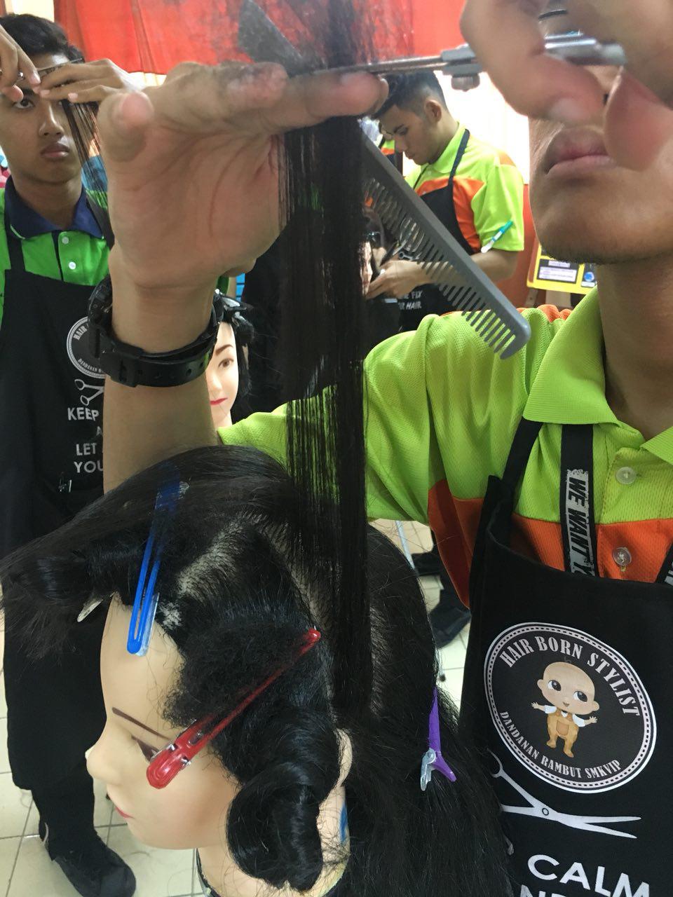 Cikgu Rambut & Facial: Guntingan Rambut Berlapis Penuh