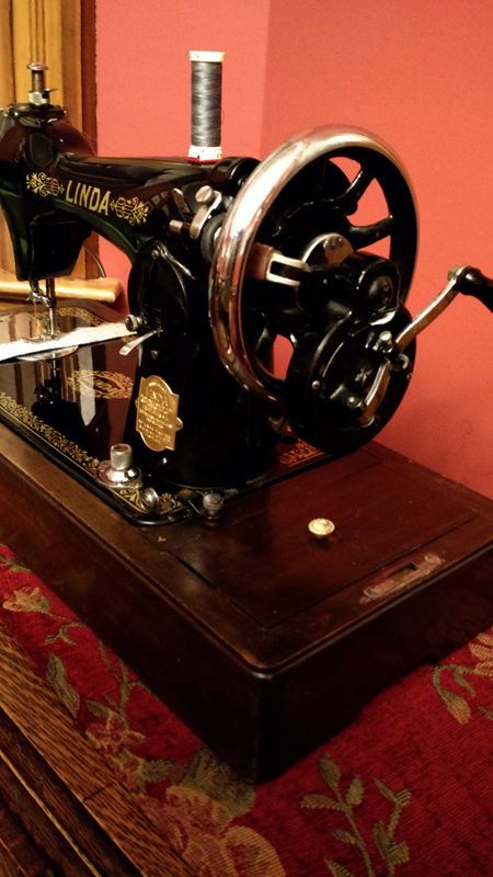 1893 Victorian Farmhouse: Linda Sewing Machine