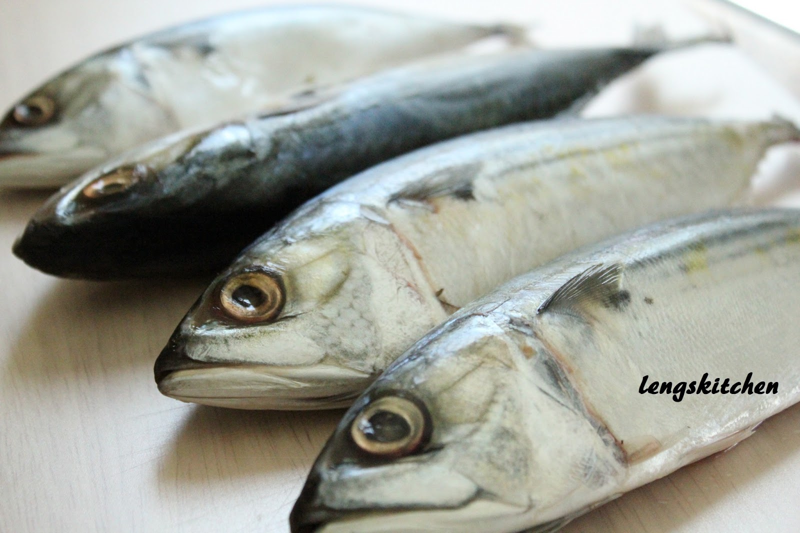 Kitchen Chaos: Sambal Stuffed Mackerel 参巴塞 Kembung 鱼