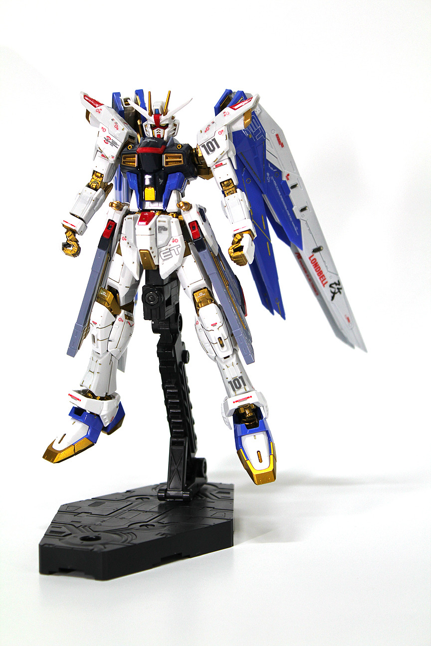 Custom Build: RG 1/144 Freedom Gundam "Gold Frame"