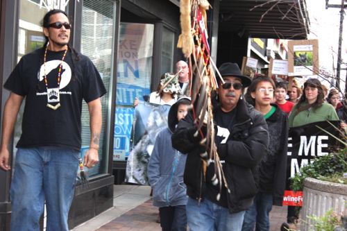 White Wolf : Saving the wolves: Michigan Indians fight wolf hunt