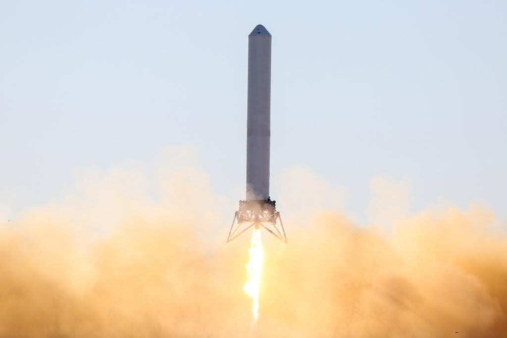 Spacex Reusable rocket flies to a height of 131 feet | NextBigFuture.com