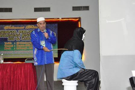 MAHKAMAH SYARIAH VERSUS MAHKAMAH SIVIL BERASASKAN PERUNTUKKAN ...