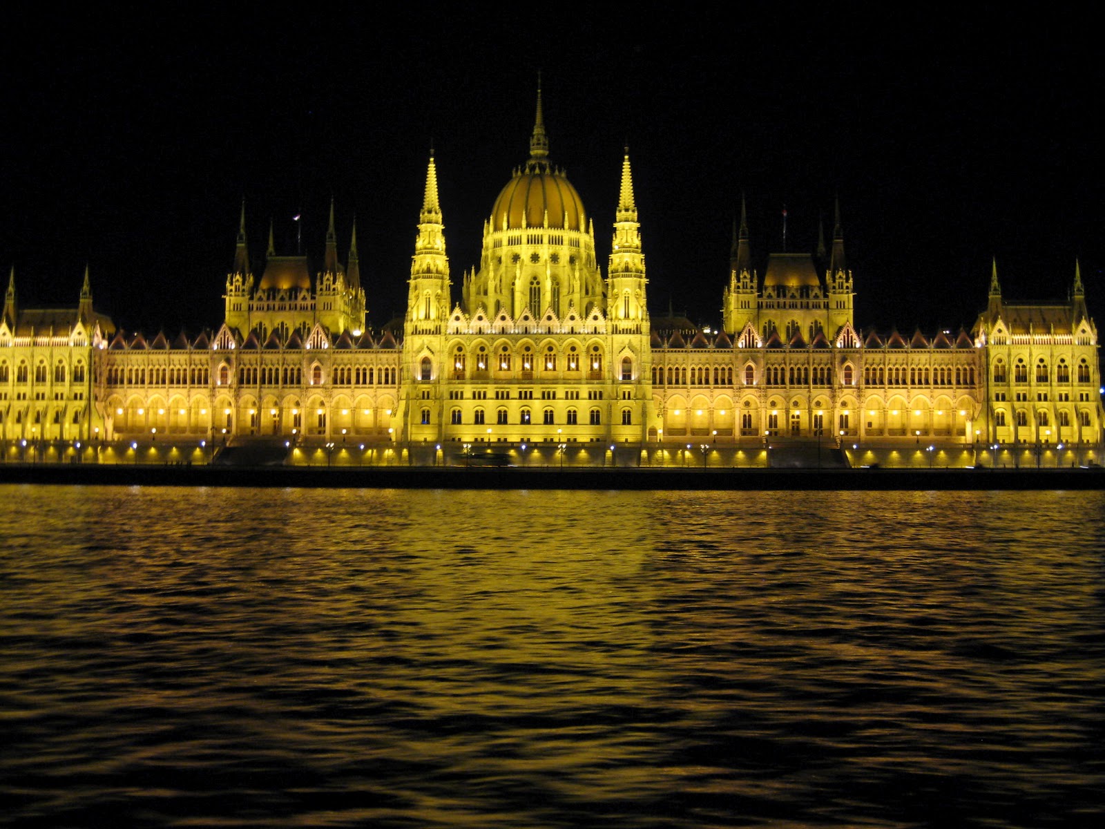 Julie's Zeit: Budapest - eine gemütliche, alte Großstadt
