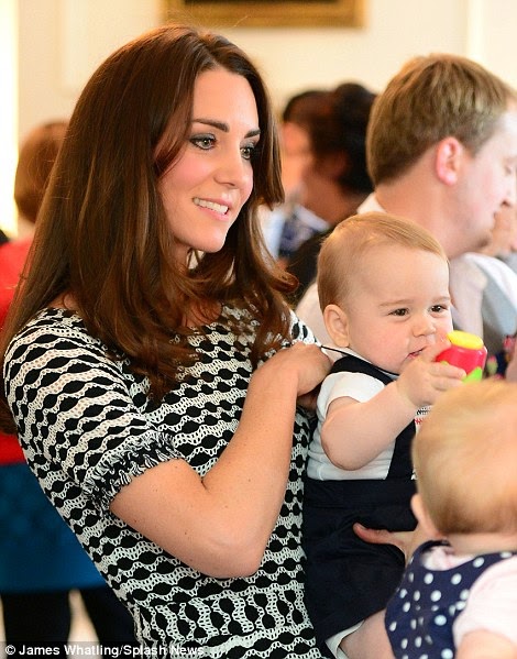 Kate Middleton wears a Tory Burch look at Plunkett Parents' Group Event ...