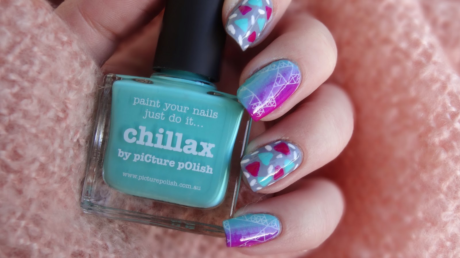 Nailpolish addicted: Chilling with the triangles