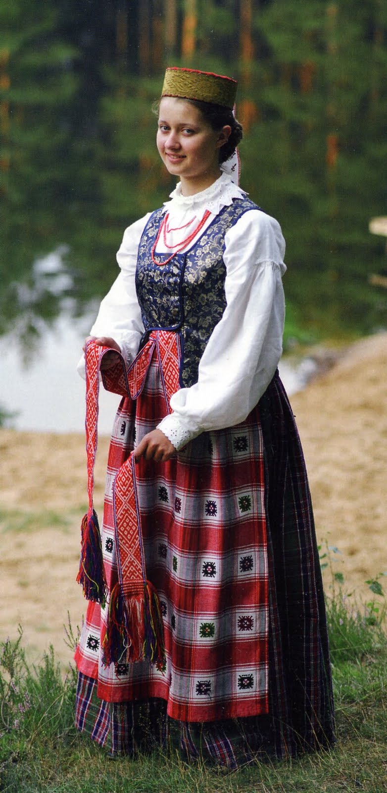 FolkCostume&Embroidery: Costume of Dzukija province, Lithuania