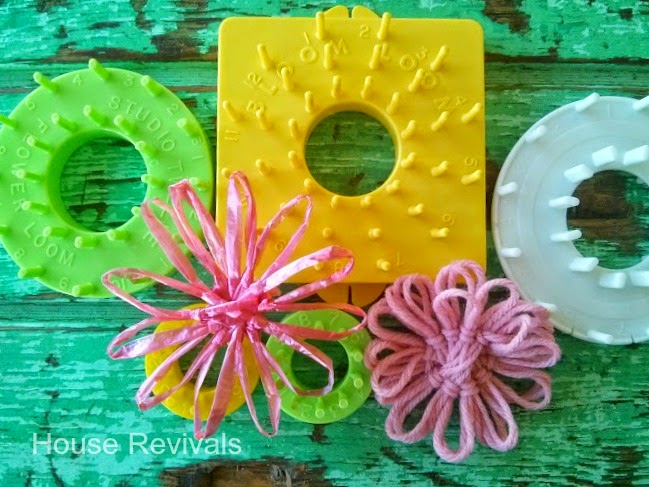 There were five looms. One was a "Bloom Loom", three were Studio Twelve ...