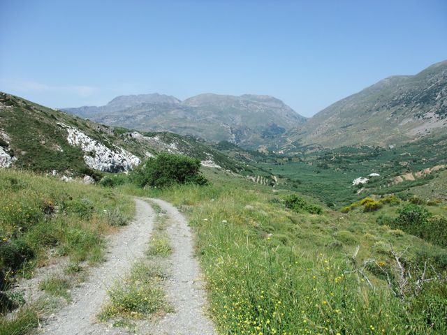 E4 - a mountain walk along the spine of Crete: The E4 Trail: Vori to Orino