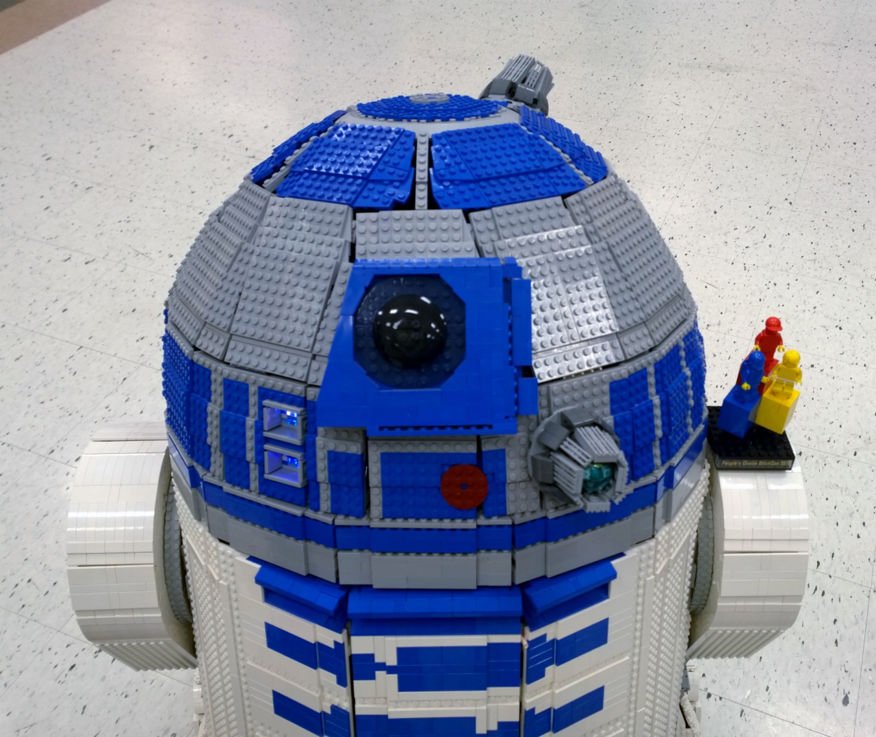 L3-G0 the Lego brick R2-D2
