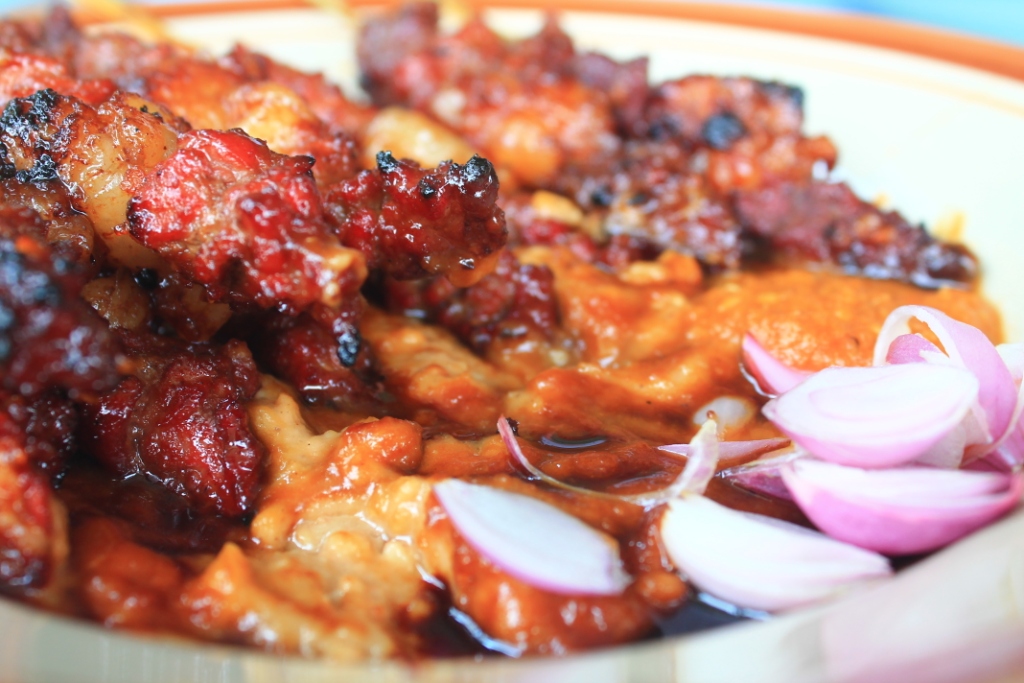 Menikmati Empuknya Sate dan Gule Kambing Muda di Pak Eko Satak ...