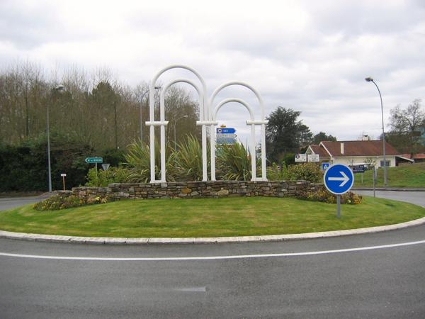 LE COQ PICORE: RONDS-POINTS: L'EXCEPTION FRANÇAISE