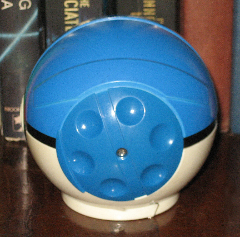 Percy's Fast Food Toy Stories : Blue Pokemon Ball - McD