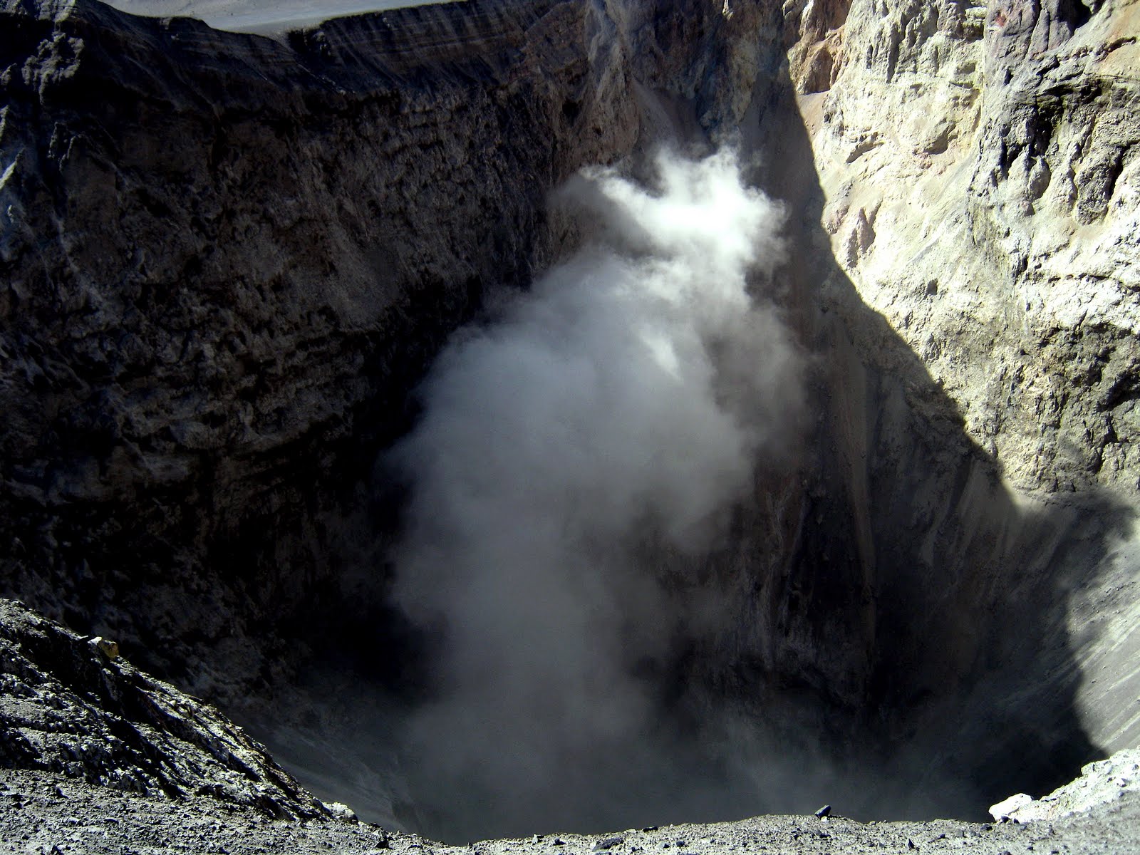 Colca Canyon Magazine: Ubinas volcano: the home of the creatures of fire