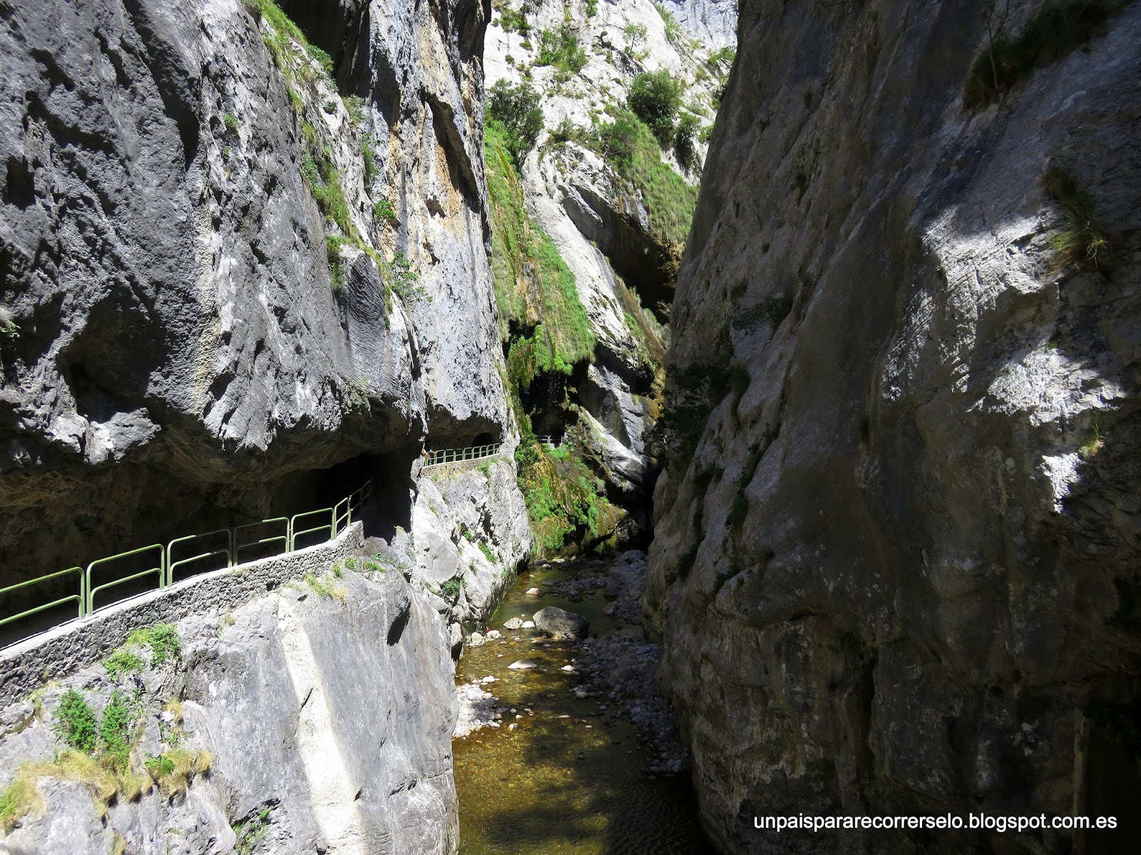 Un país para recorrérselo: Ruta del Cares, León-Asturias