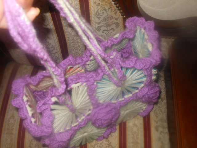 CREATE A HOBBY : D.I.Y. Handbag Made of Crocheted CD`s