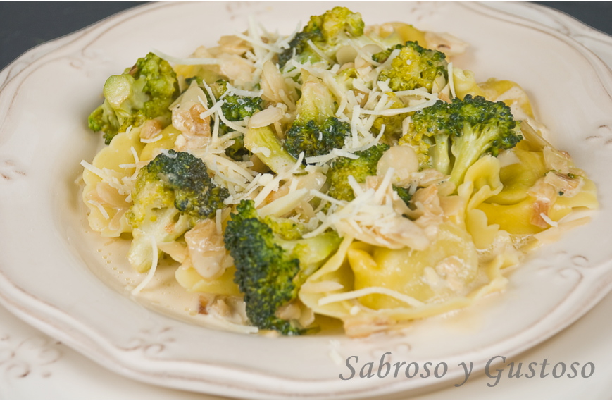 Panzotti relleno de ricotta al pesto y brocoli | Sabroso y Gustoso