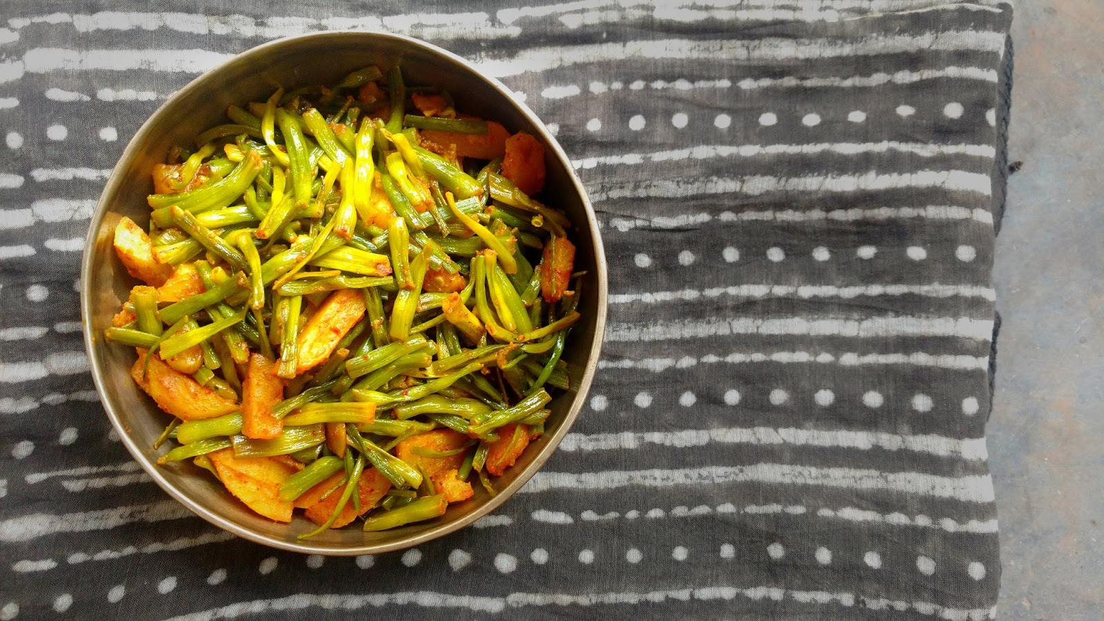 euphoRHEA: Mogri Aloo Subzi - Radish Pods and Potatoes